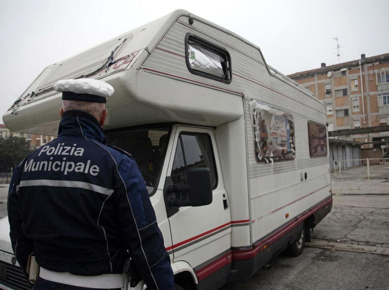 Annullate le multe alla famiglia rom davanti a Sant’Apollinare in ...