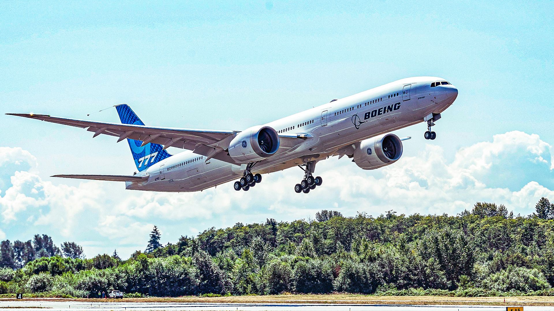 The Boeing 777X part that snapped after a test flight from Hawaii