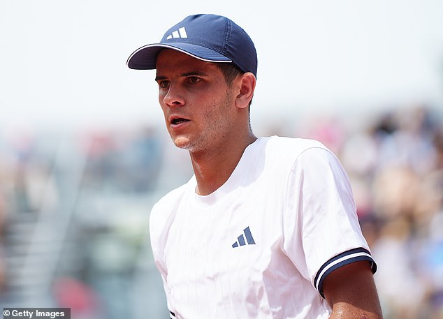 Spanish tennis player denies shoving ball girl at French Open during on ...