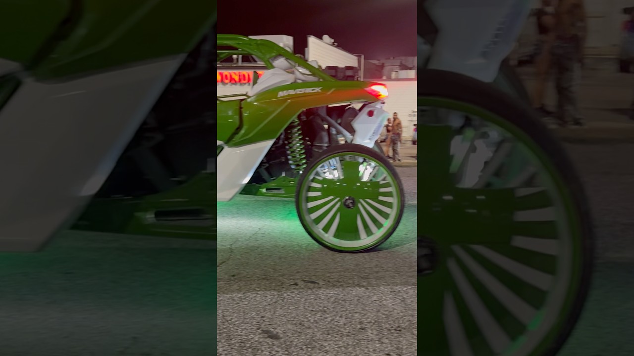 Slingshots and Side-By-Sides At Midwest Fest Carshow