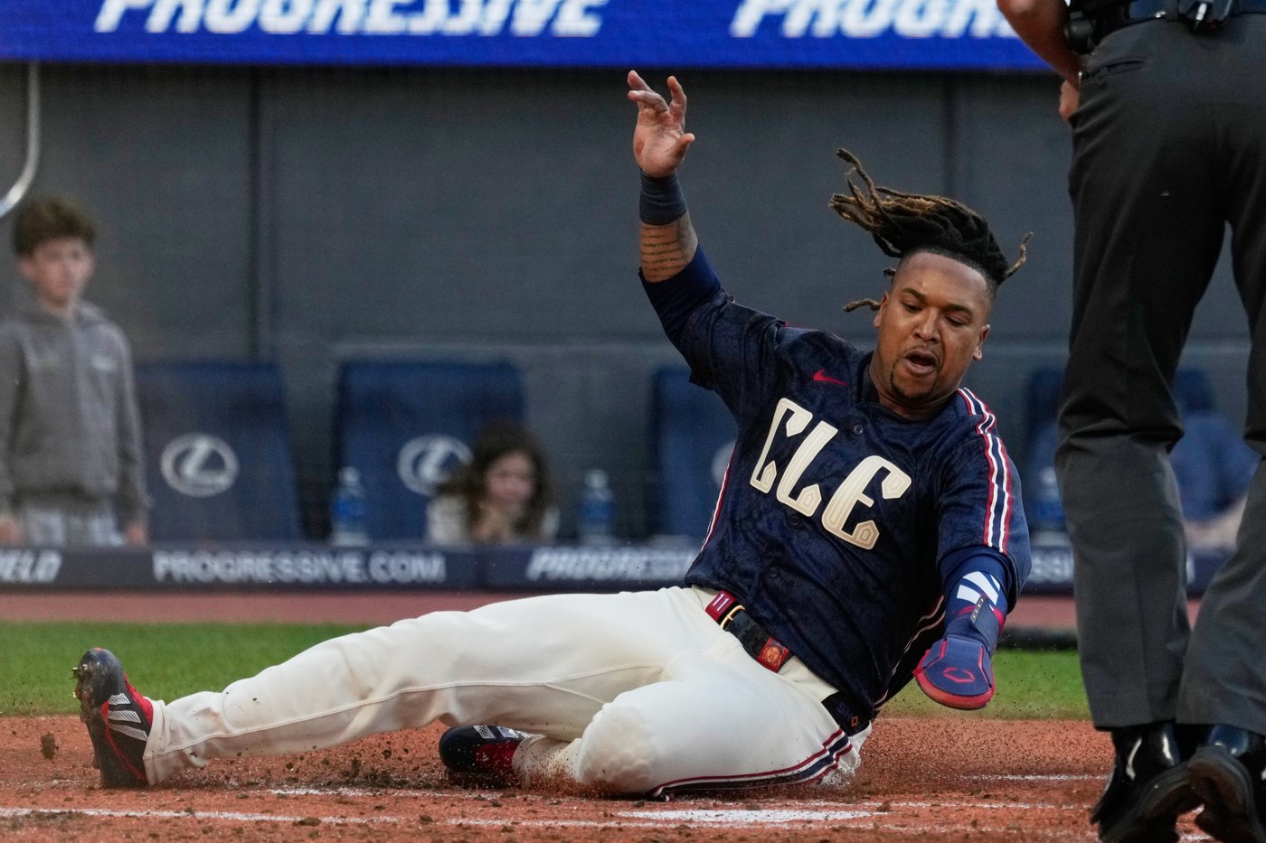 Martínez comes up with key hit, fielding play as Guardians hold on for ...