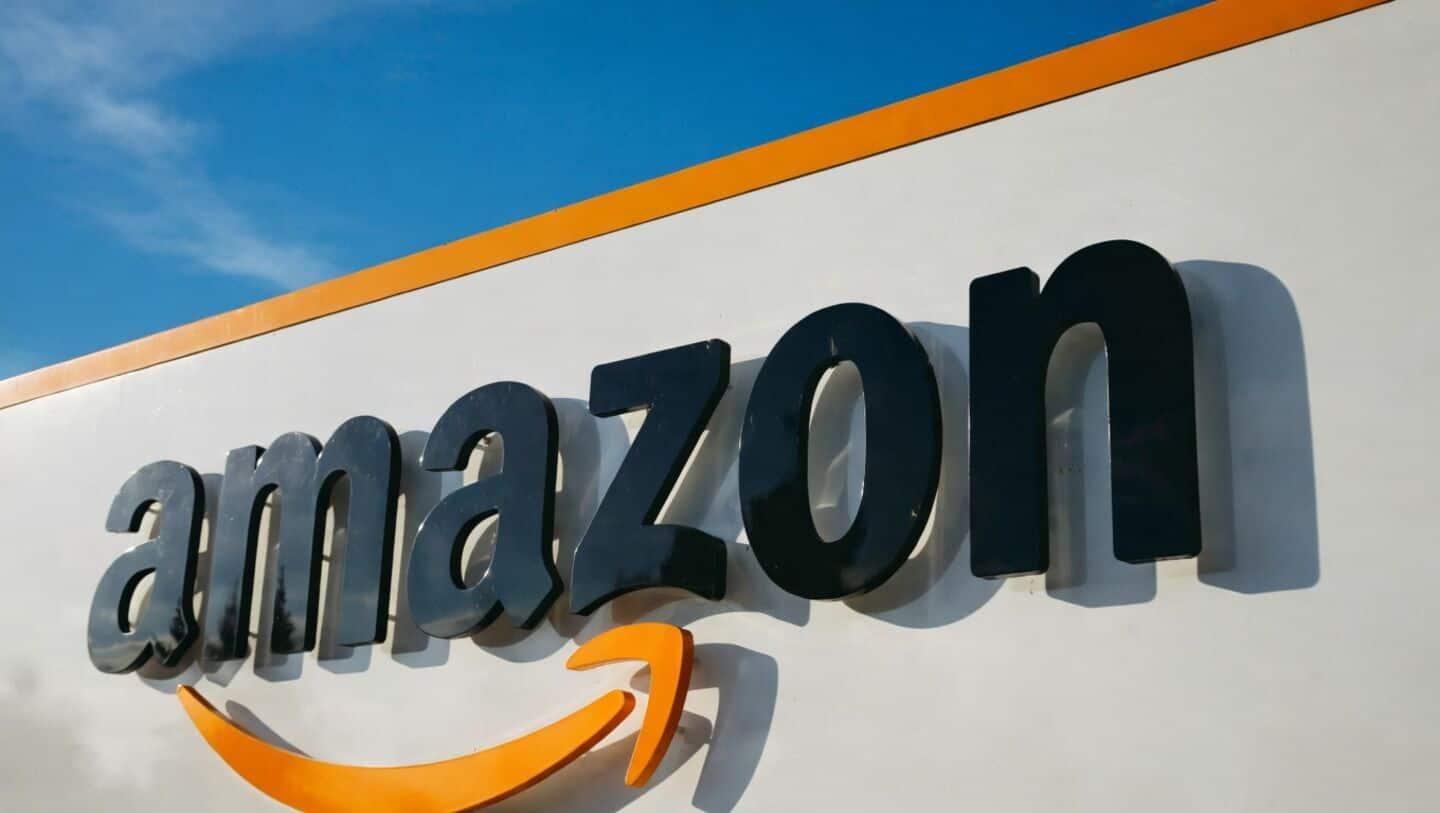 Amazon elimina ranking de IA por engaño de sus empleados