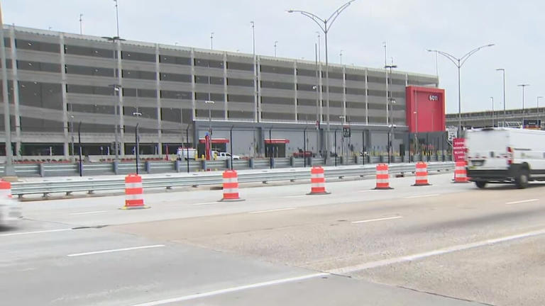 New Atlanta airport parking deck offers technological boost