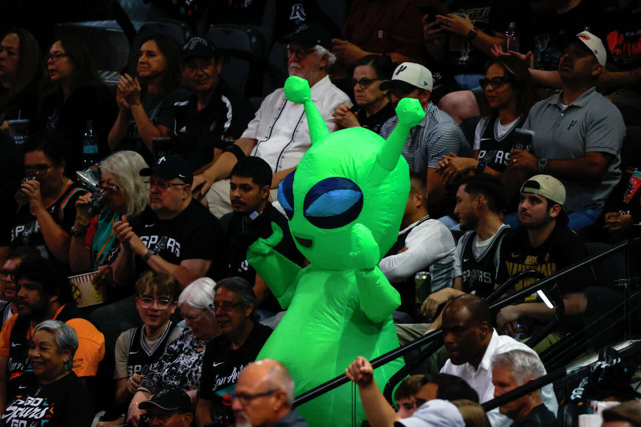 'You could feel it': Spurs fans turn Frost Bank Center into a madhouse ...
