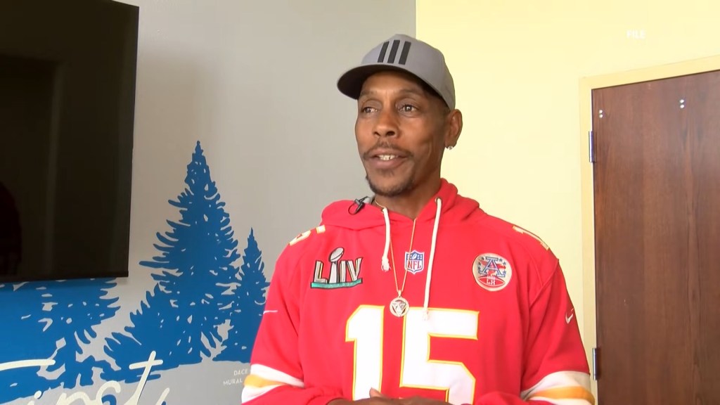 Patrick Mahomes’ dad gets judge’s permission to travel out of state for ...