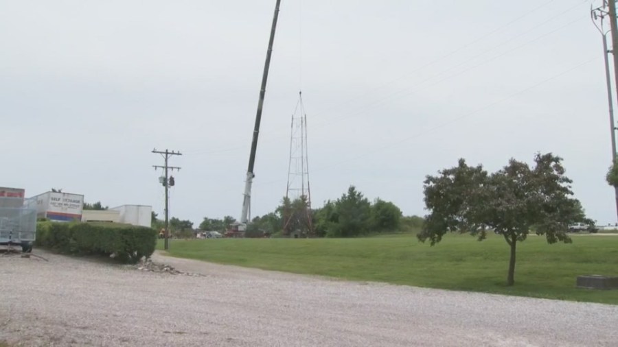 WGBF-AM radio towers being dismantled