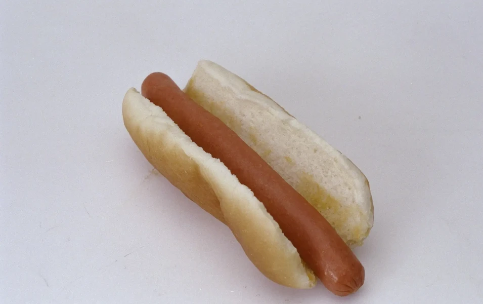 Chefs clash over best way to cook summer hot dogs