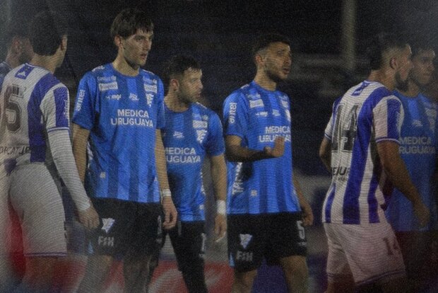 Intermedio: Cerro Largo está derrotando 1-0 a Cerro como local en el ...