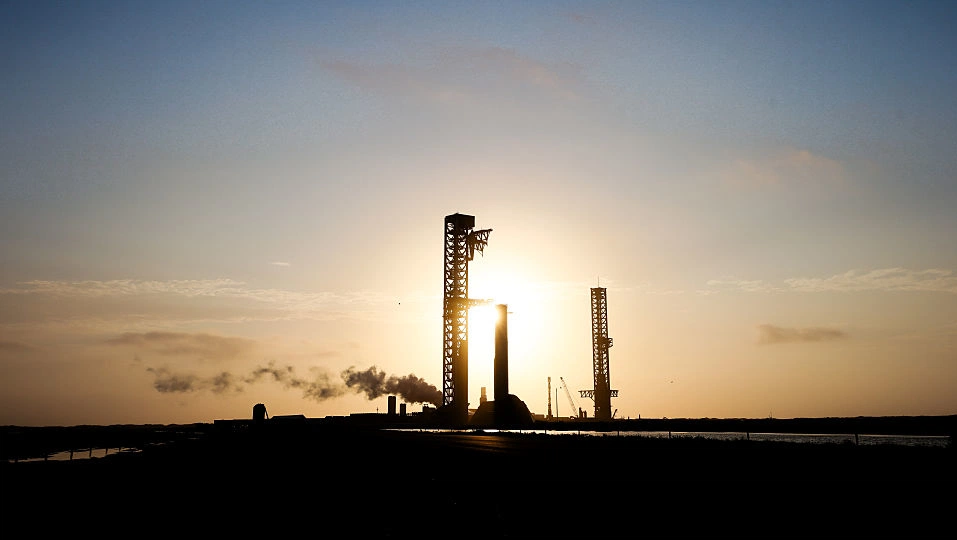 FAA grounds SpaceX Starship after booster mishap
