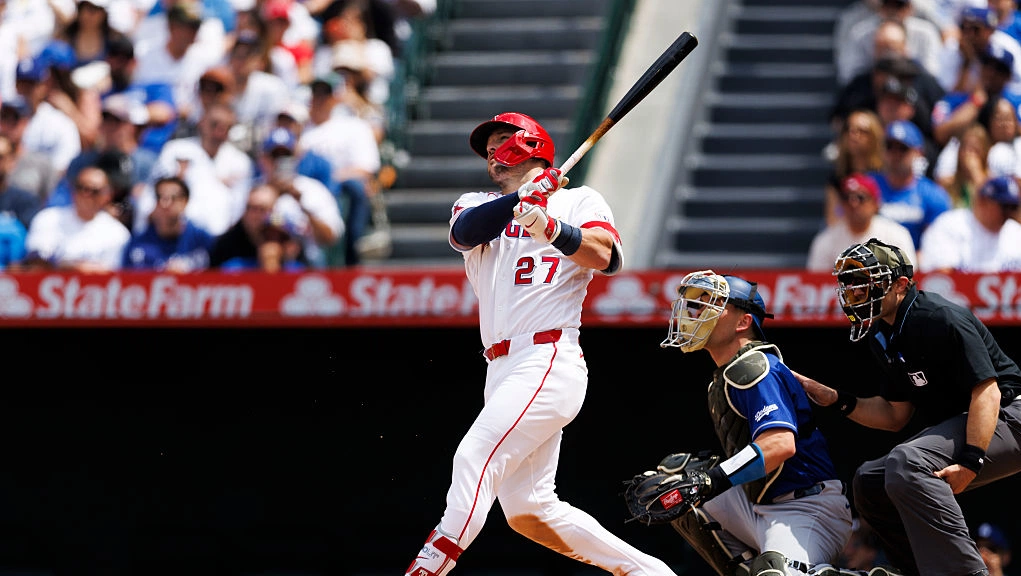 Trade buzz grows as Phillies eye Mike Trout