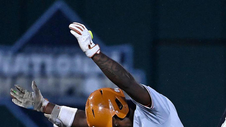The key factor in Texas baseball's win against Holy Cross in CBB regional