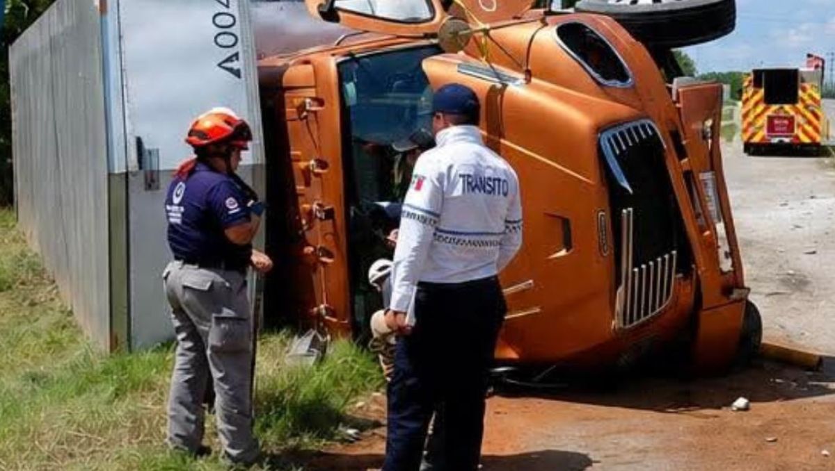 Conductor se estrella contra muro de contención tras dormitar en ...