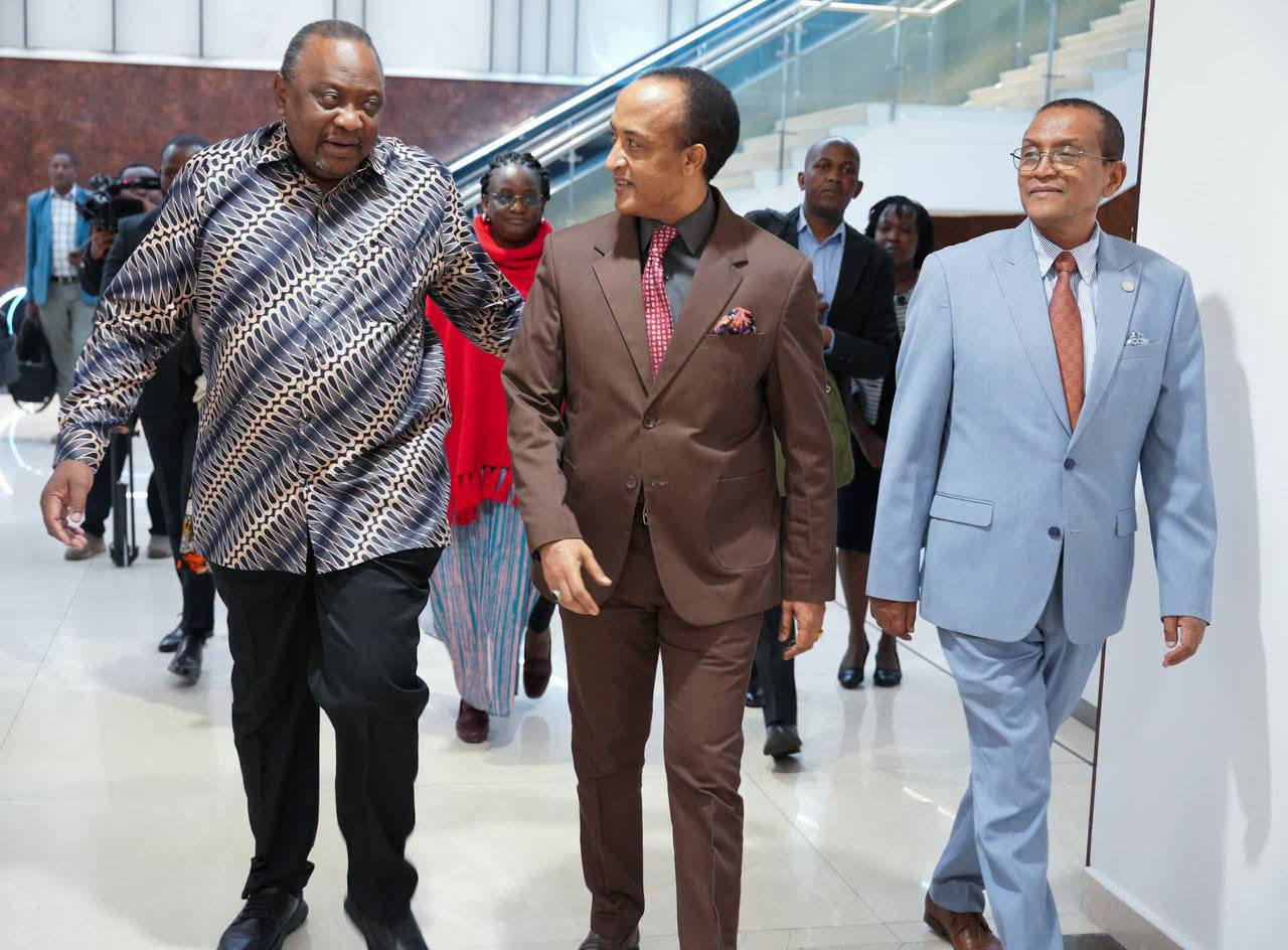 Former Kenyan President Uhuru Kenyatta arrives in Addis to lead AU ...
