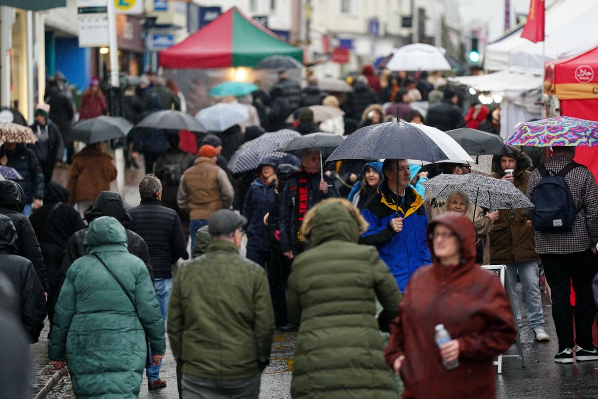 Downpours and cloudy skies for some this weekend after record-breaking ...