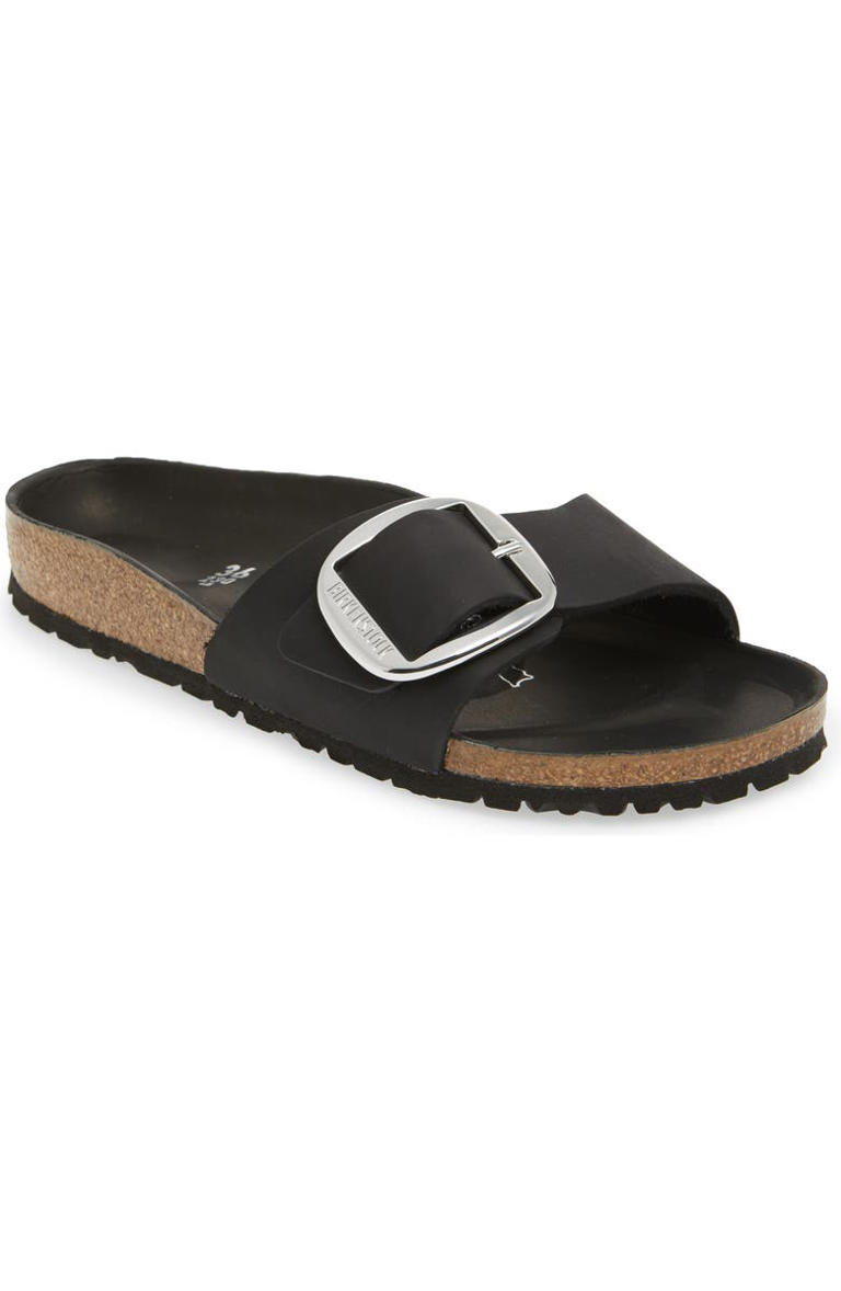 Cindy Crawford wore the $140 sandals that Nordstrom shoppers obsess over