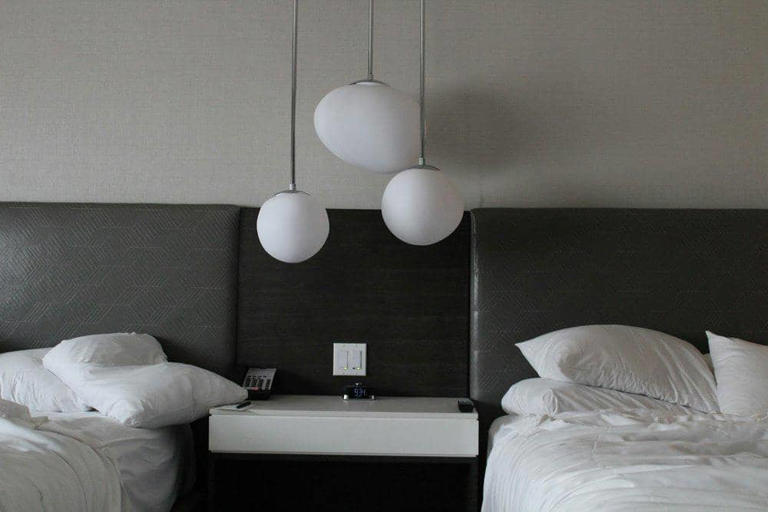 5 tips memilih lampu kamar ala hotel bintang lima yang cozy dan elegan