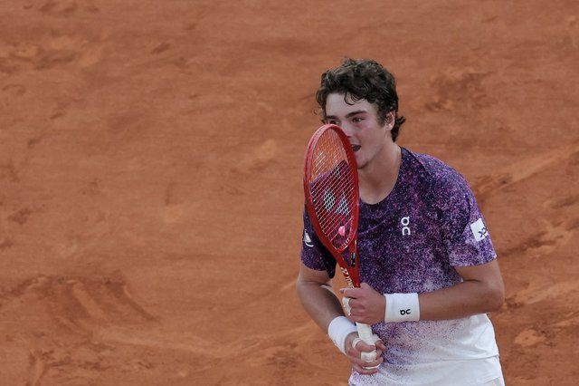 Tennis: Fonseca blasts Djokovic out of French Open after epic comeback