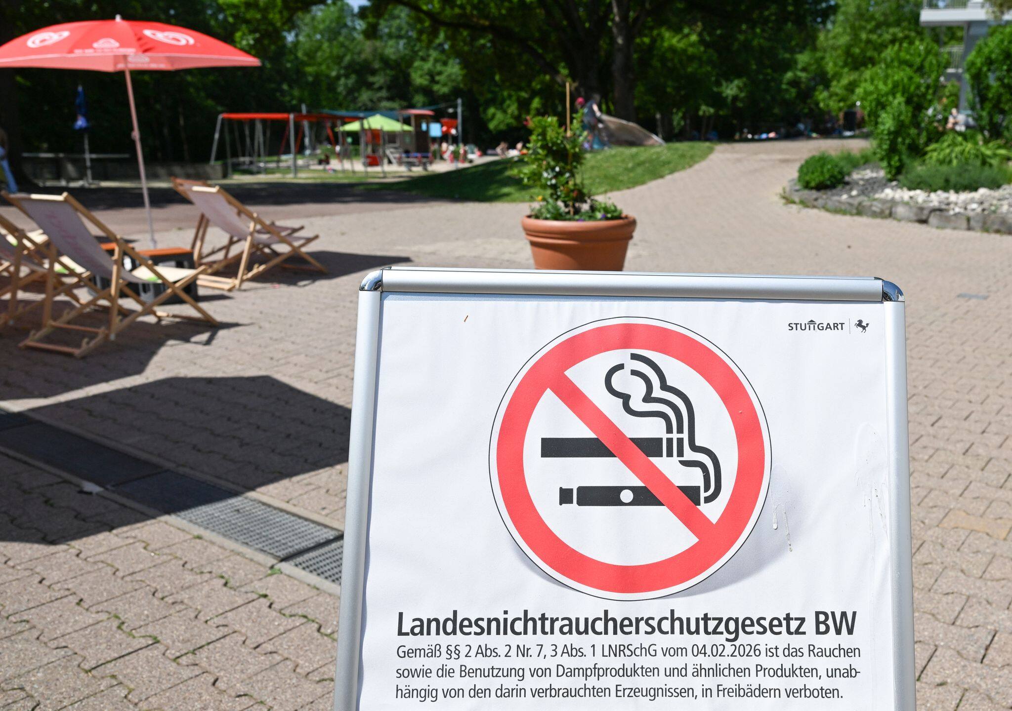 Neue Regeln für Raucher - Was künftig in Freibädern gilt