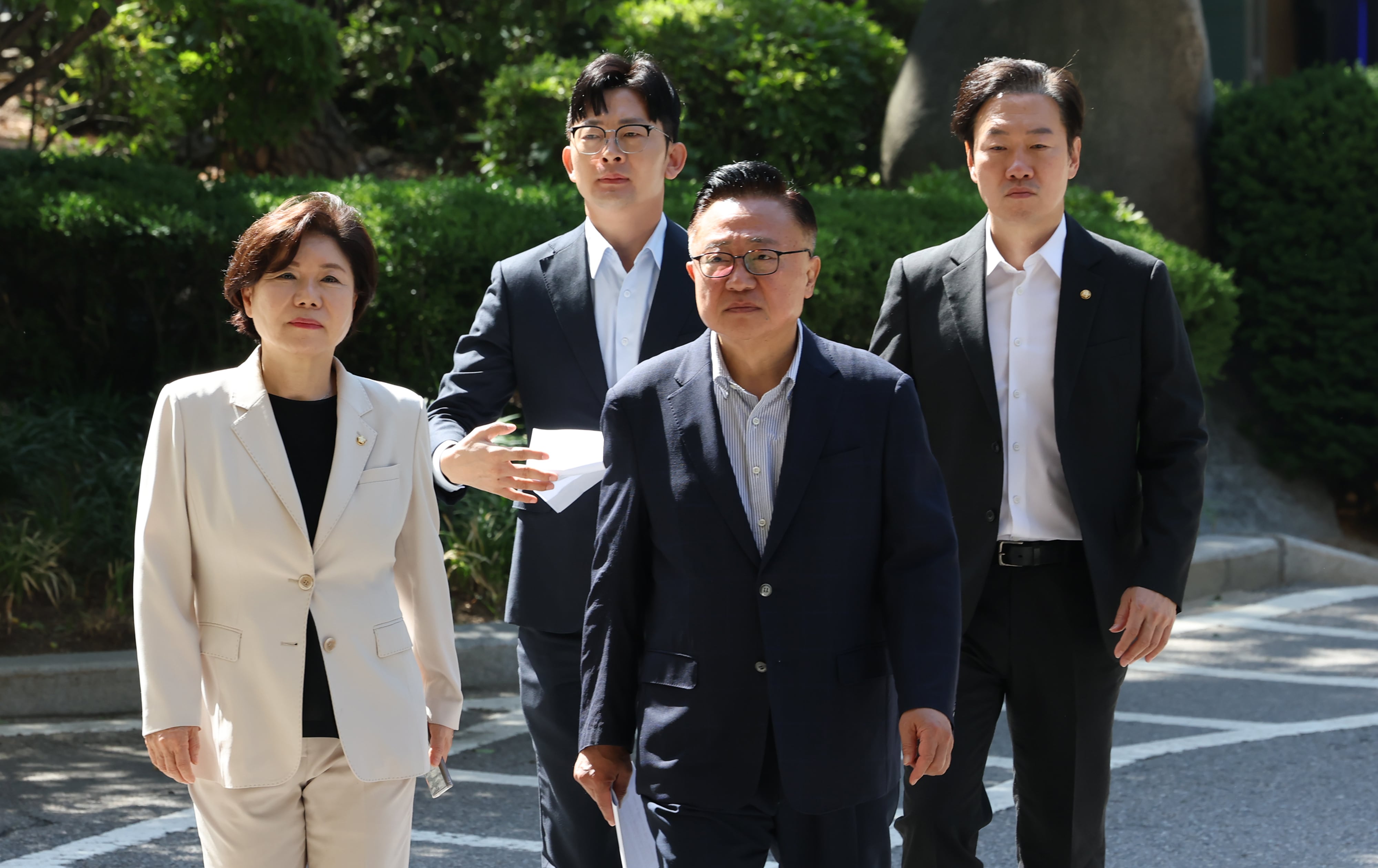 People Power Party lawmakers protest police search, cite election ...