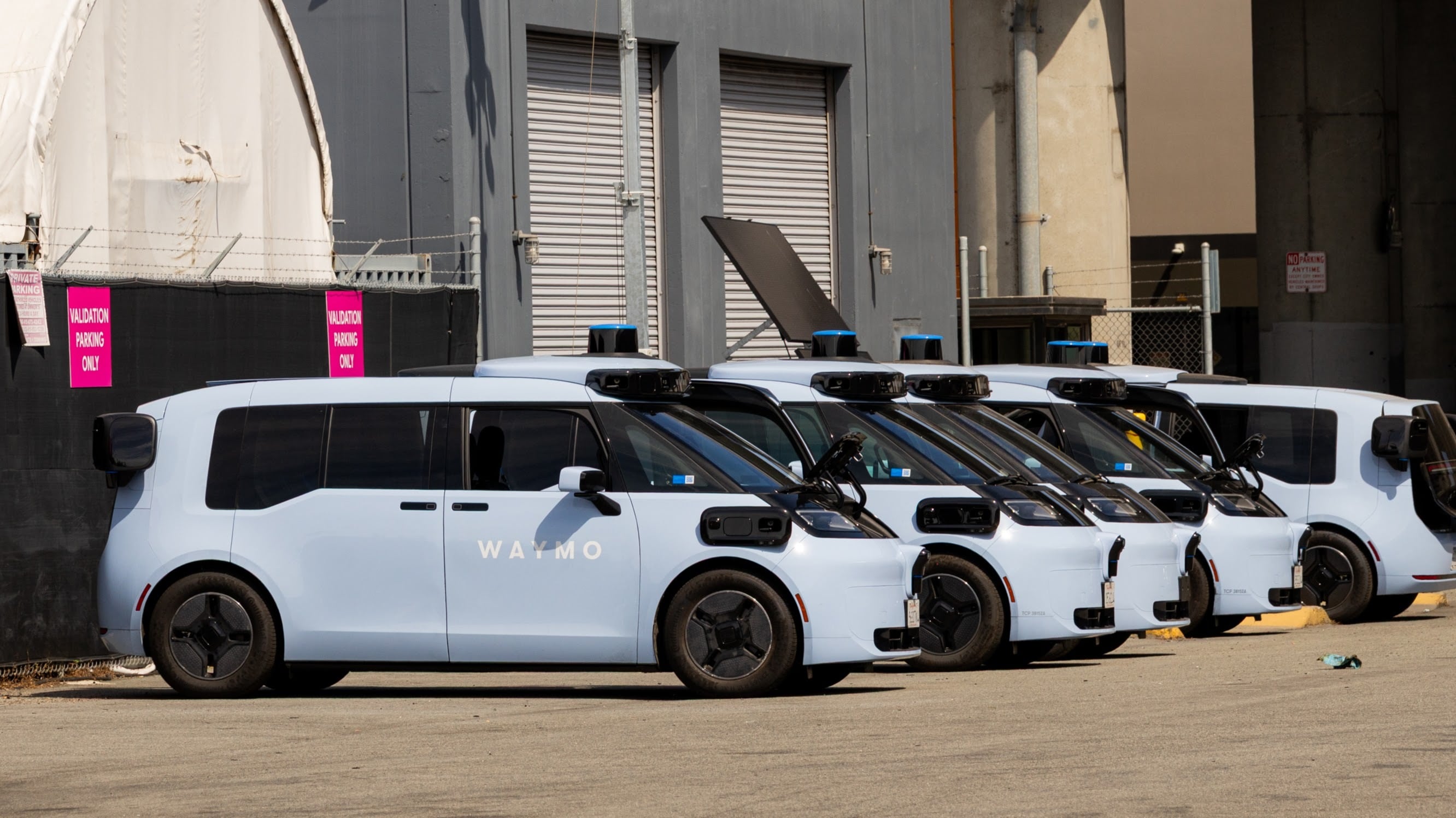 Waymos Get Way More Roomy With the Addition of Spacious Minivans to Its ...