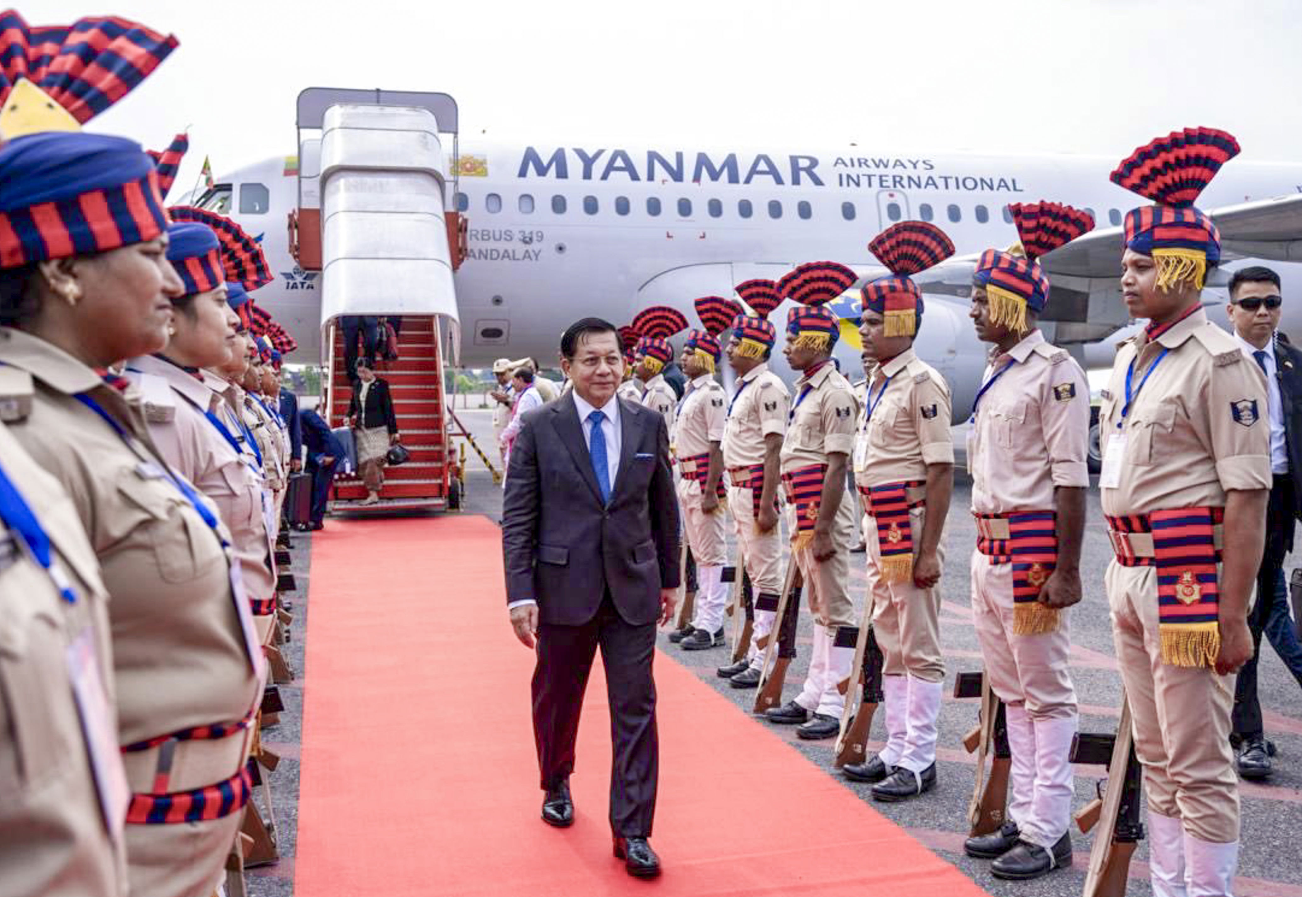 Myanmar prez offers prayers at Mahabodhi Temple in Bihar