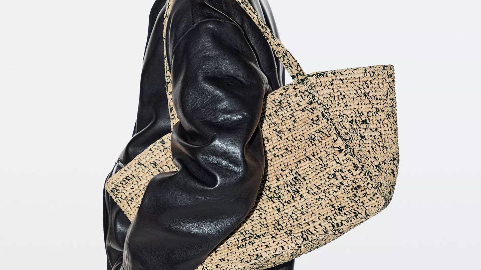 Massimo Dutti apuesta por los bolsos de rafia más sofisticados del ...
