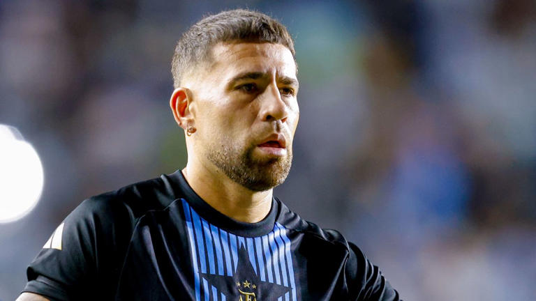 Veteran defender Nicolás Otamendi signs with boyhood club River Plate