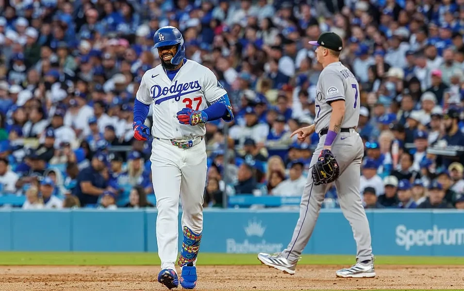 Dodgers lose Teoscar Hernández to IL, recall Ryan Ward