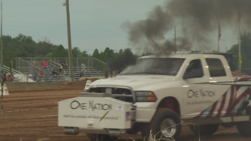 Tractor Pulling Nationals continue for second day in Evansville