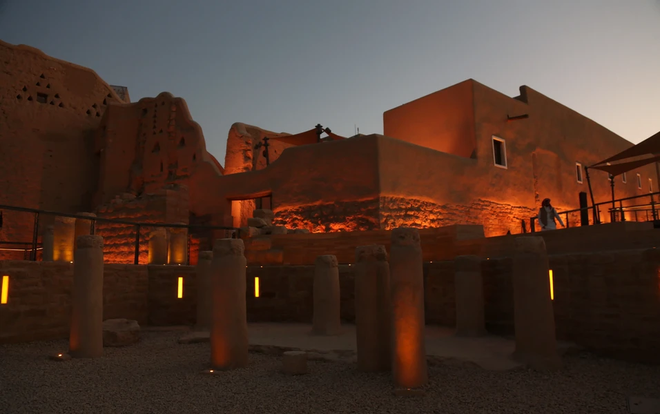 Saudi archaeologists unearth 1,100-year-old gold hoard at Diriyah