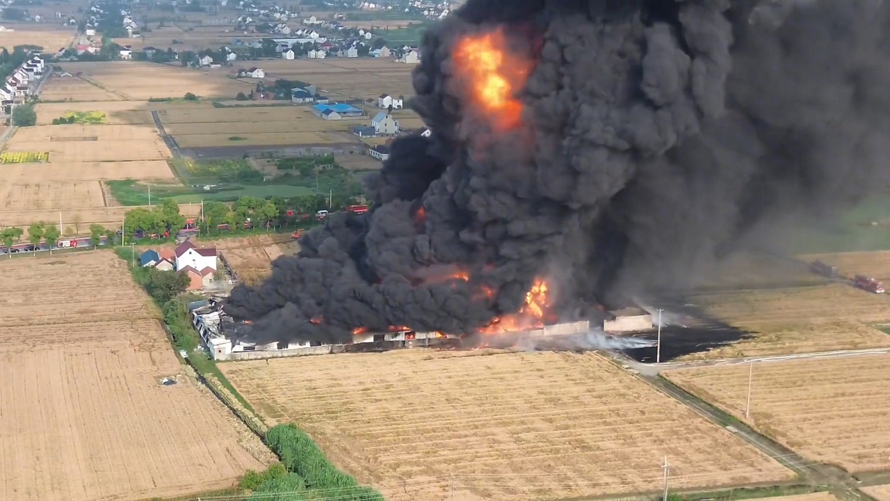 Massive fire erupts at Nantong lubricant factory