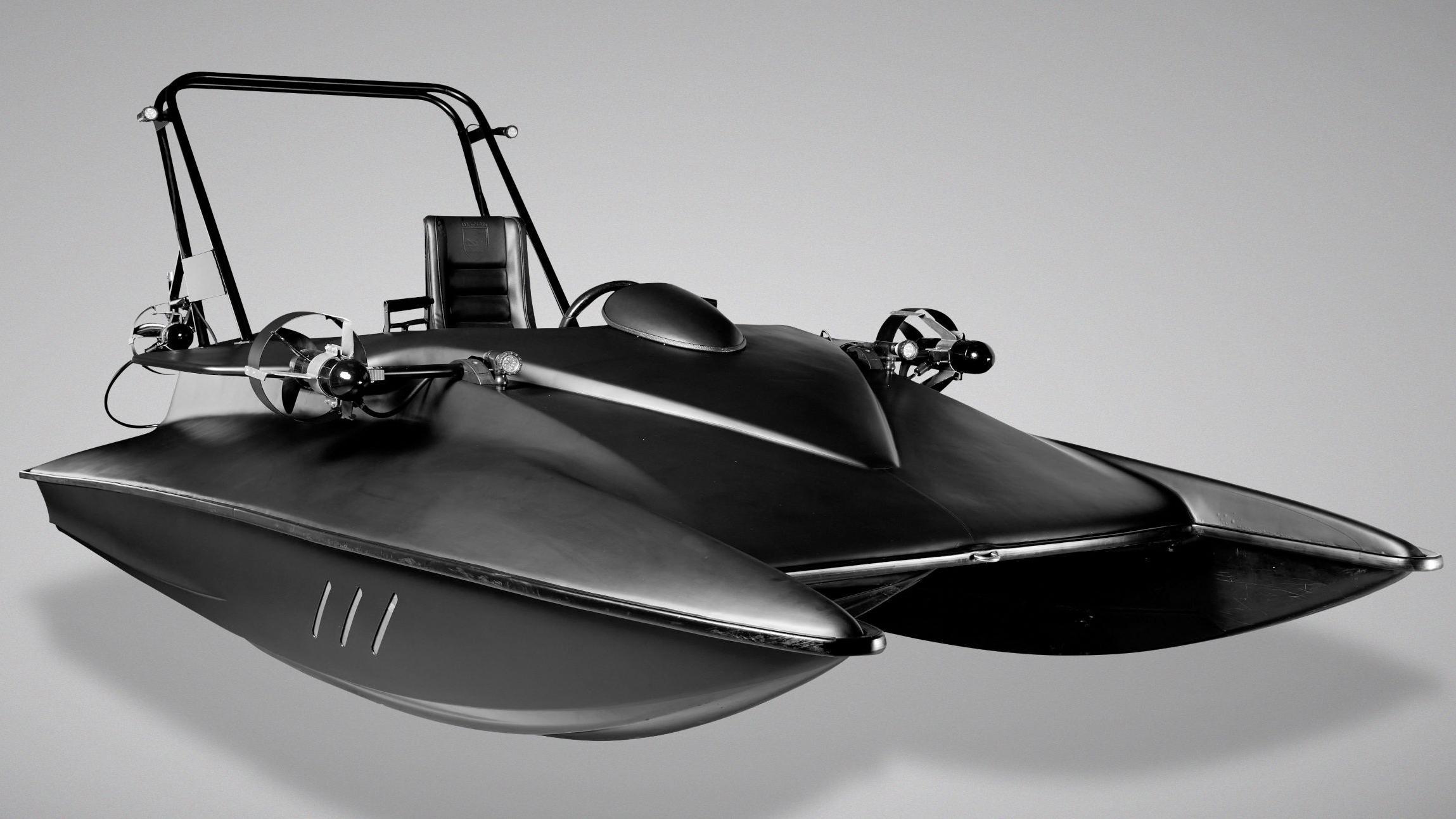 Prototype Bond boat sells for £51k at spy auction