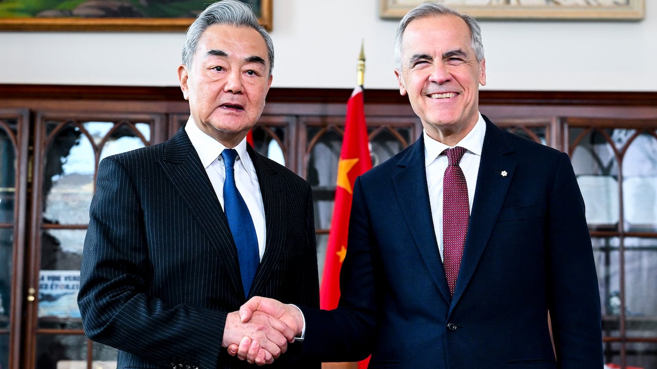 Liberals talk trade, closer ties with China's foreign minister