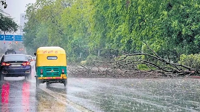 Rain, cloud cover bring brief respite to Delhi, temperature drops by 9 ...