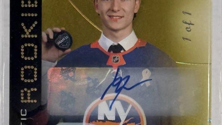 A Matthew Schaefer 1-of-1 chase ends as Upper Deck's hockey card boom ...