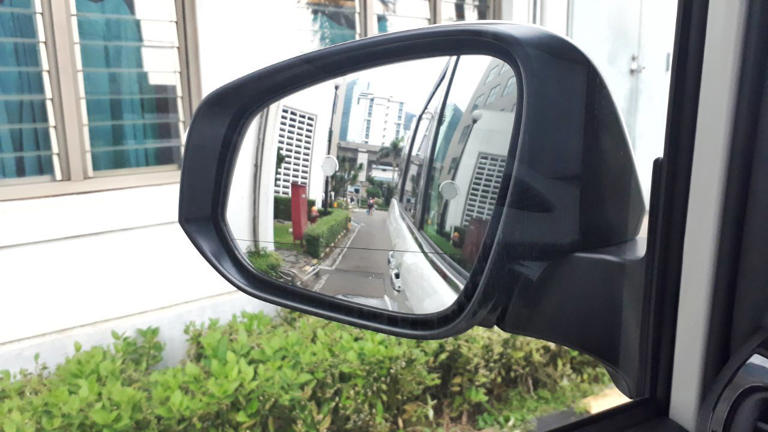 Setel kaca spion mobil untuk pemula, begini lho cara gampangnya