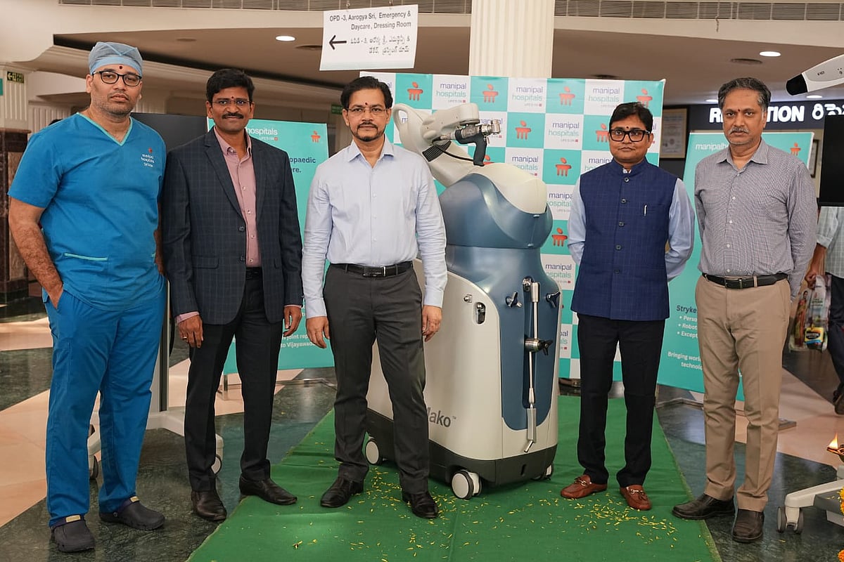 Manipal Hospital unveils robotic surgery system