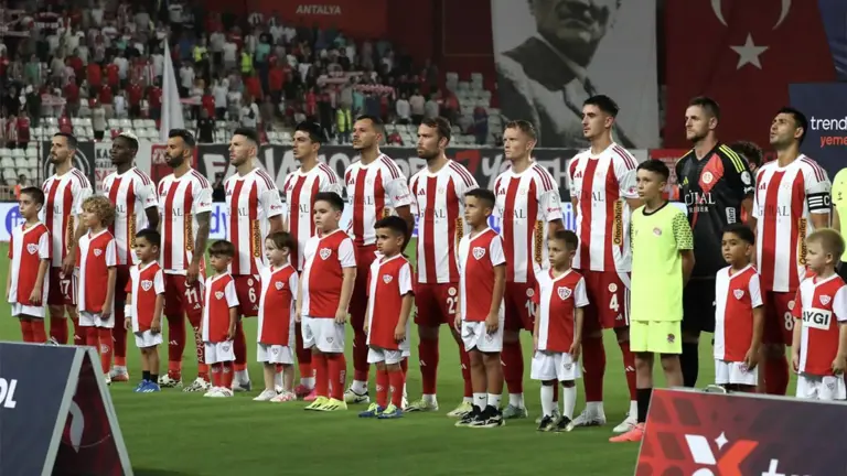 İletişim Başkanlığı, TFF'nin maçlarda İstiklal Marşı'nı kaldırdığı ...