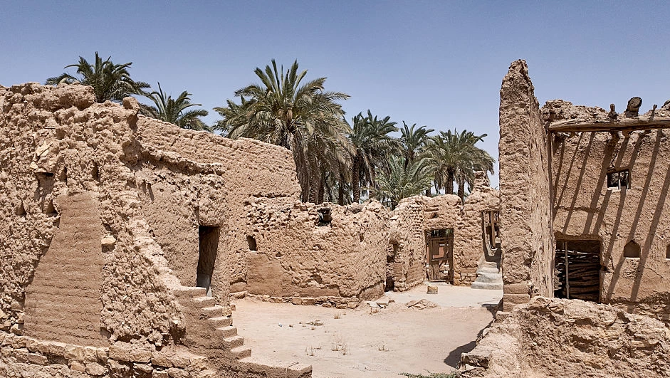 Saudi archaeologists unearth 1,100-year-old gold hoard at Diriyah
