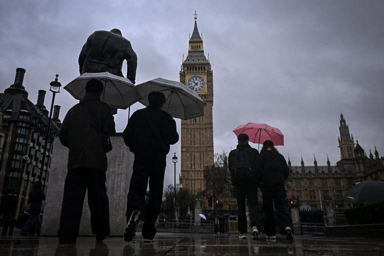 London set for heavy rain following record-breaking heatwave