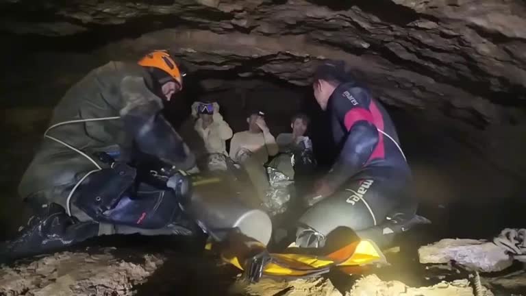 Divers train Laos cave survivors to use diving equipment