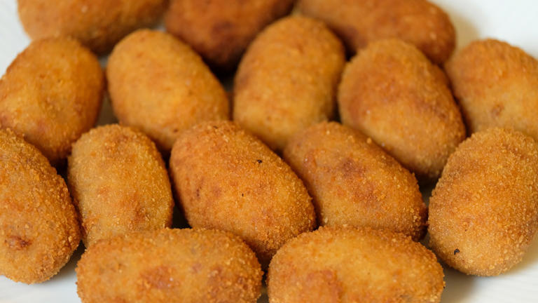 La abuela de TikTok enseña la bechamel fácil para croquetas sin báscula