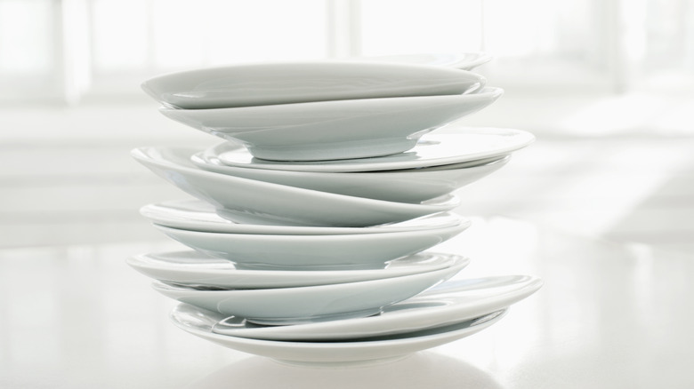 How to mix and match plateware for the most unique dining set