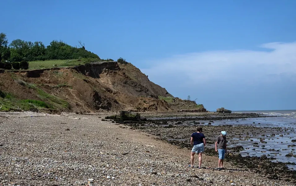 Study finds warming oceans, melting ice driving faster sea rise