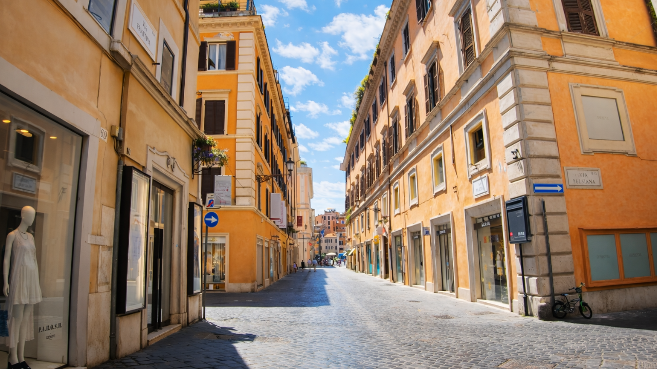 Exploring Rome’s elegant streets near the Spanish Steps (4K)