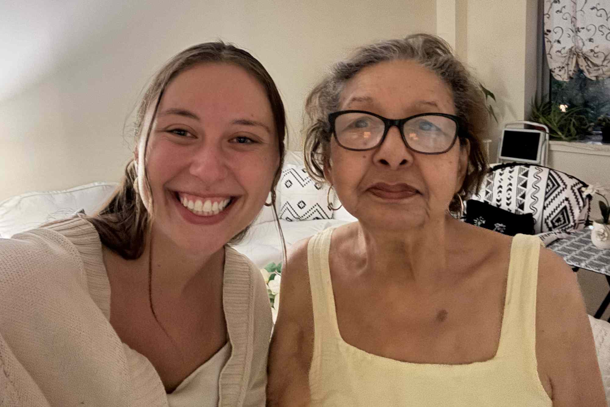 Young woman has chance encounter with 81-year-old stranger on the train ...