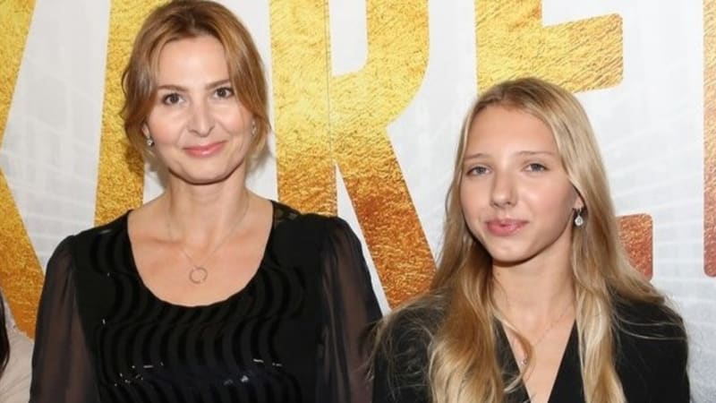 Nejmladší dcera Karla Gotta oslavila osmnáctiny. Nelly Sofie budí ...