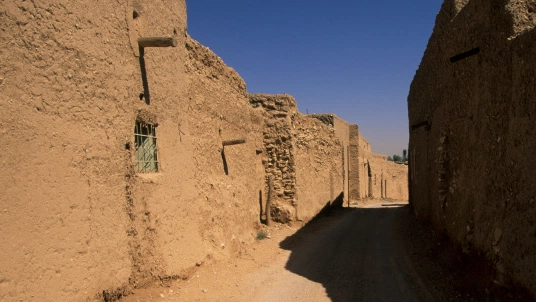 Saudi archaeologists unearth 1,100-year-old gold hoard at Diriyah