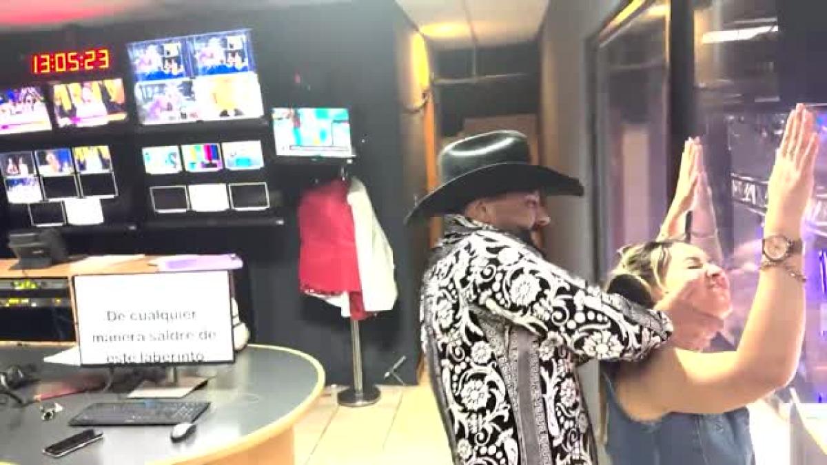 'Mafioso' hace de las suyas con el staff del programa