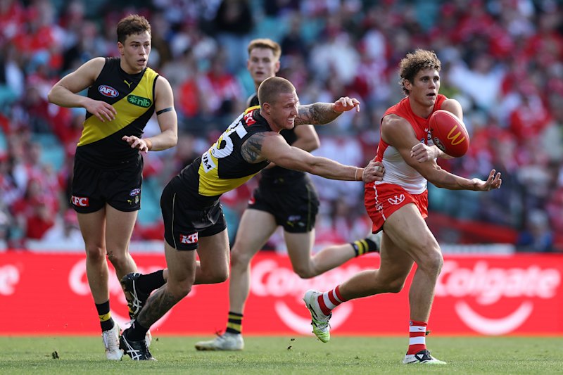 Curnow’s eight-goal haul leads way as Swans run riot against Tigers